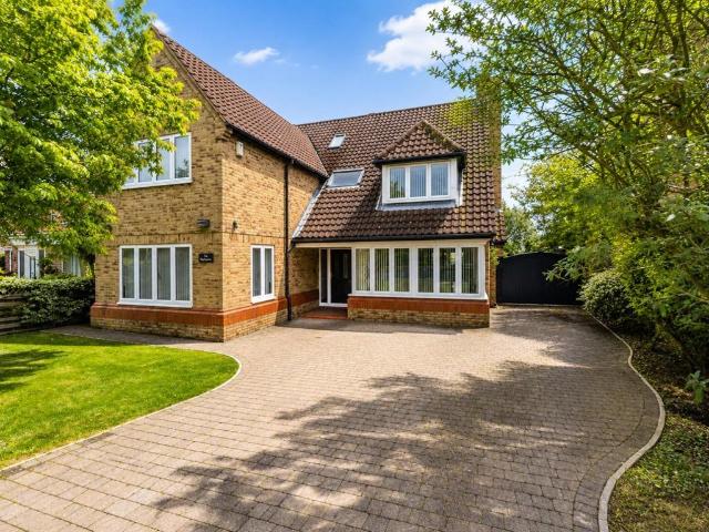 5 bedroom detached house for sale