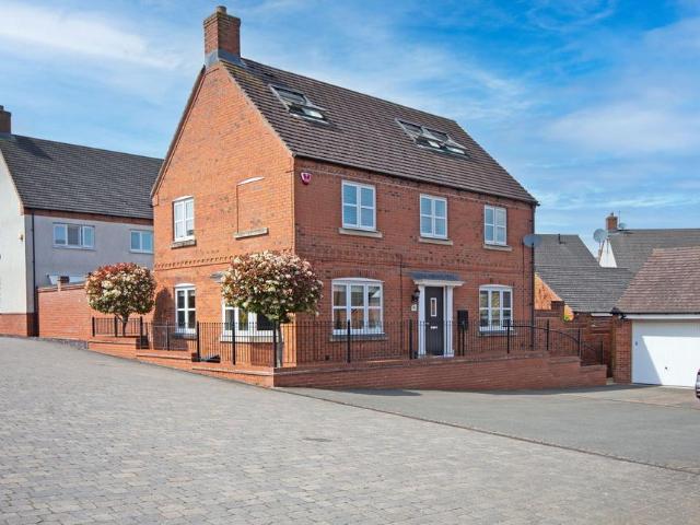 5 bedroom detached house for sale