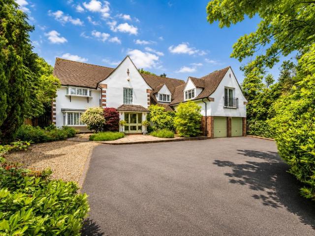 5 bedroom detached house for sale