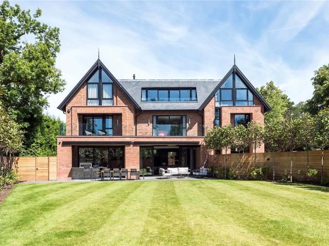 5 bedroom detached house for sale