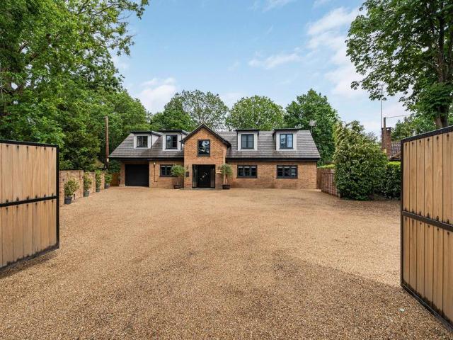 5 bedroom detached house for sale