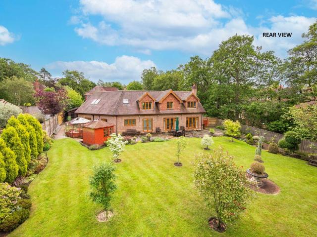 5 bedroom detached house for sale