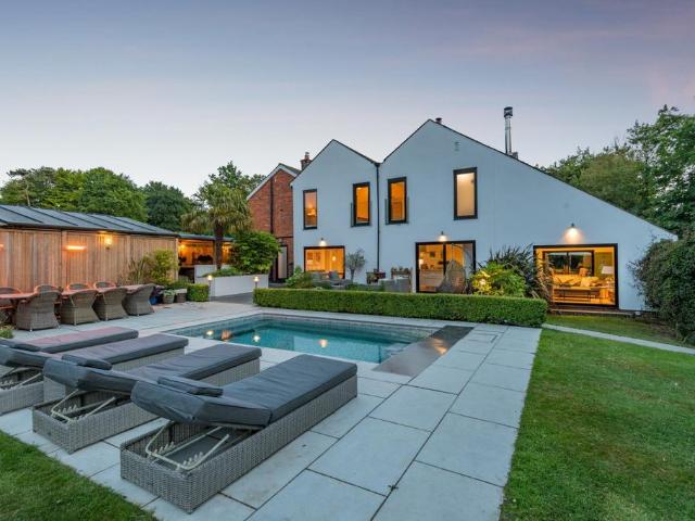 5 bedroom detached house for sale