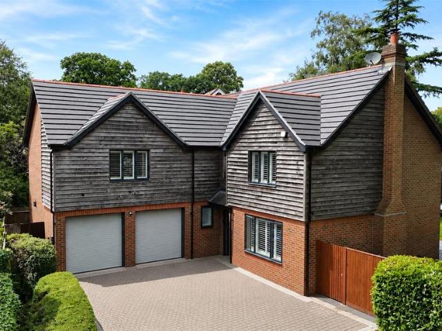 5 bedroom detached house for sale