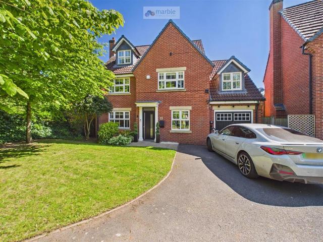 5 bedroom detached house for sale
