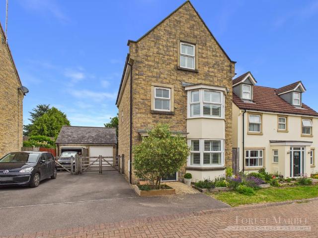 5 bedroom detached house for sale