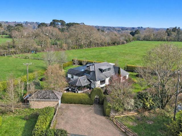 5 bedroom detached house for sale