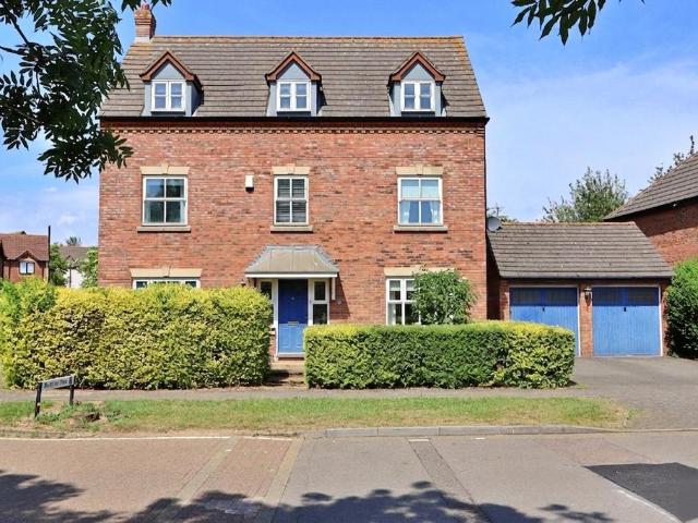5 bedroom detached house for sale