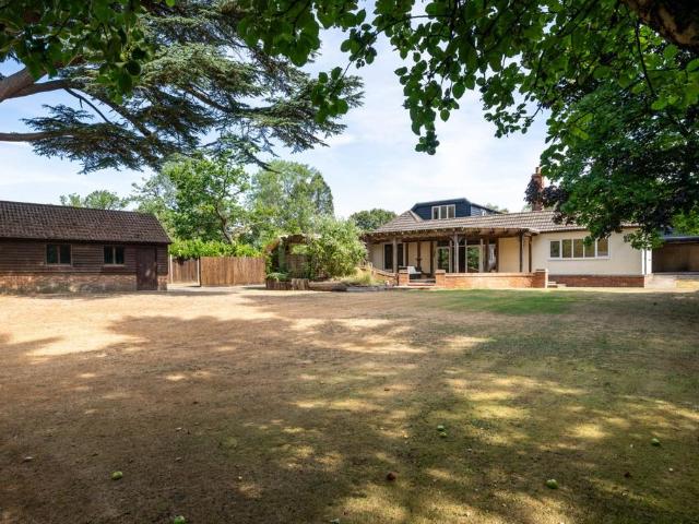 5 bedroom detached house for sale
