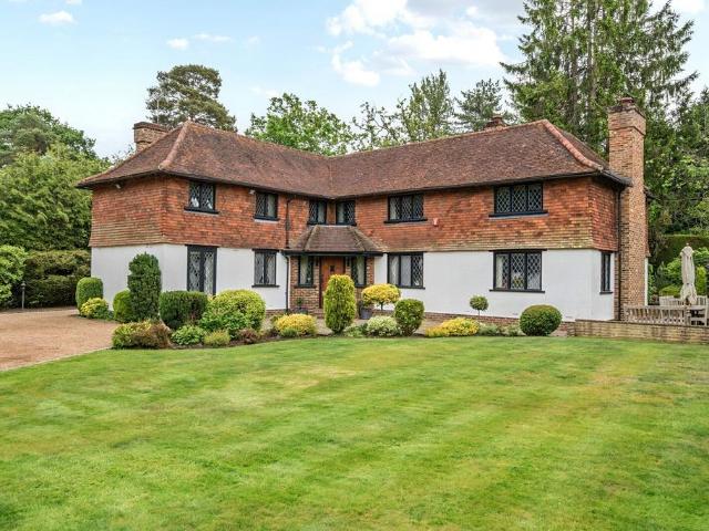 5 bedroom detached house for sale