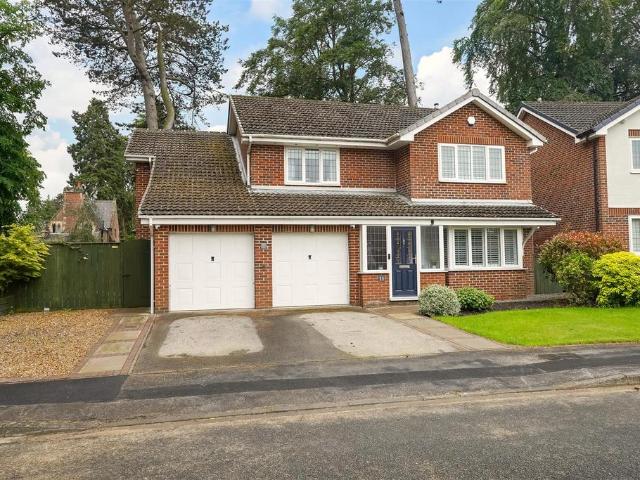 5 bedroom detached house for sale