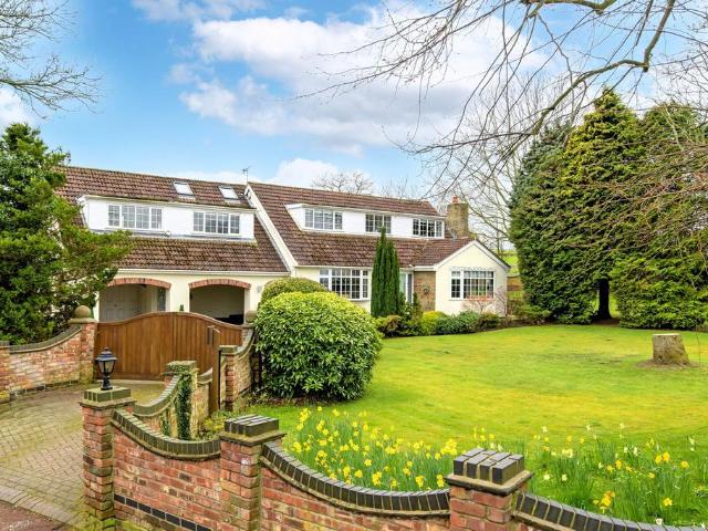 5 bedroom detached house for sale