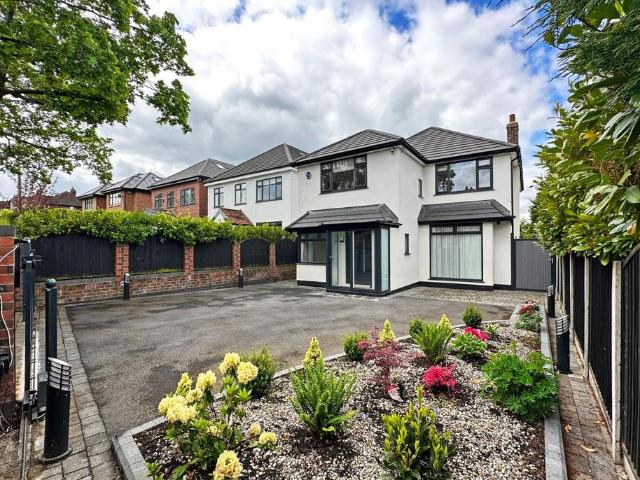 5 bedroom detached house for sale