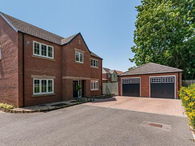 5 bedroom detached house for sale