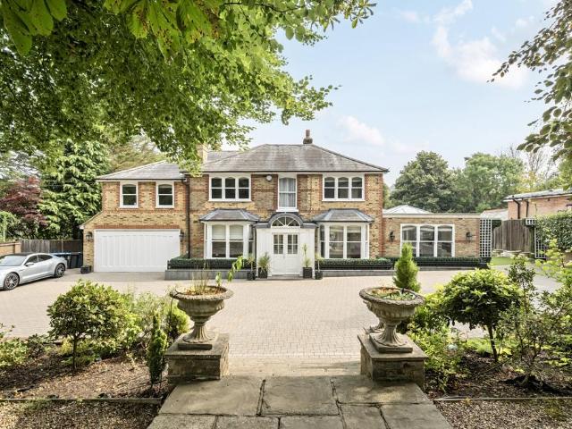5 bedroom detached house for sale