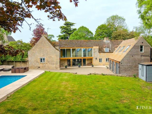 5 bedroom detached house for sale