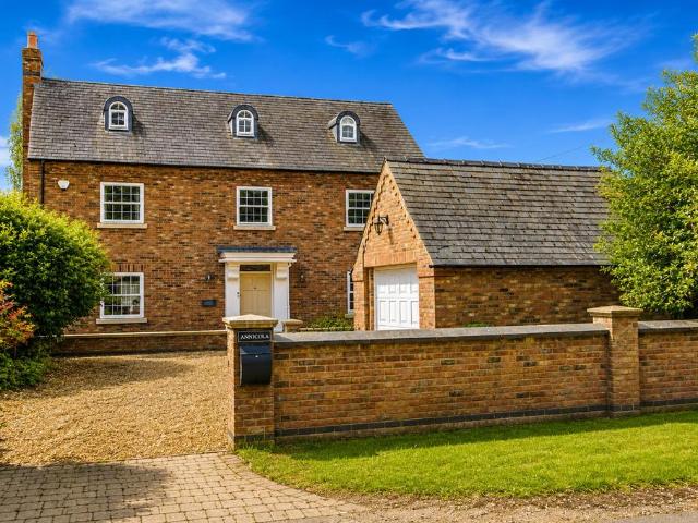 5 bedroom detached house for sale