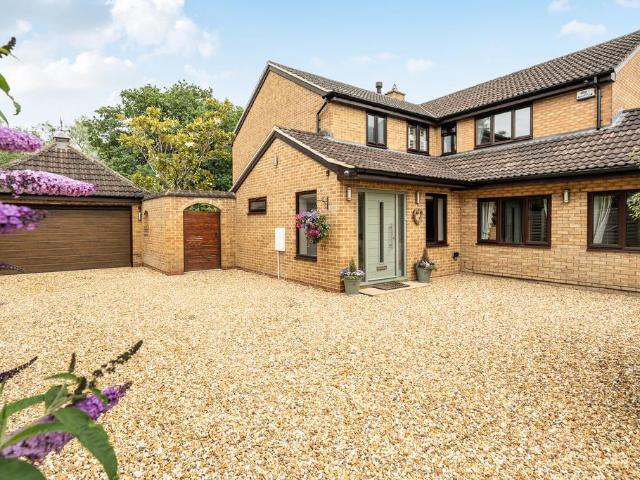 5 bedroom detached house for sale