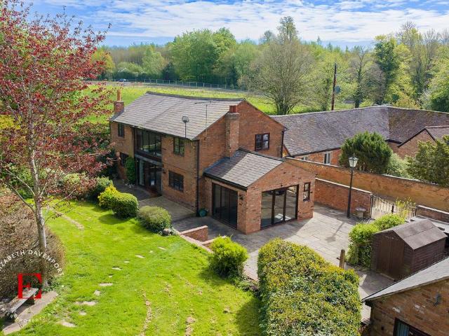 5 bedroom detached house for sale