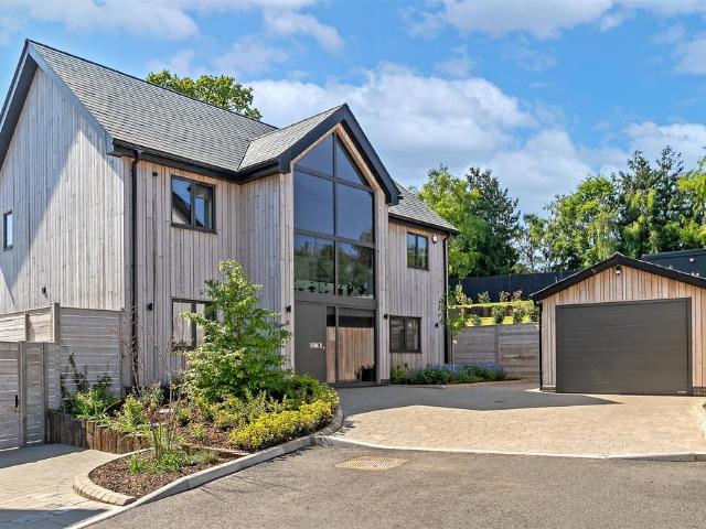 5 bedroom detached house for sale
