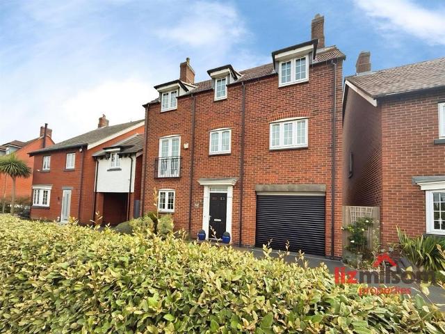 5 bedroom detached house for sale