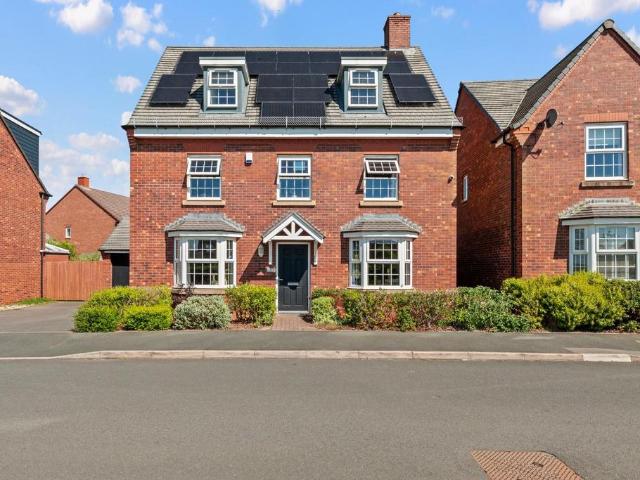 5 bedroom detached house for sale