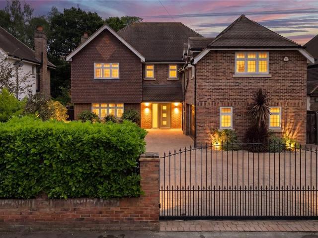 5 bedroom detached house for sale