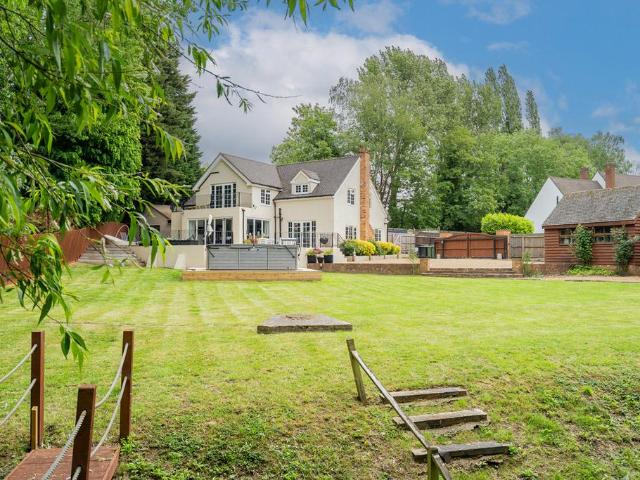 5 bedroom detached house for sale