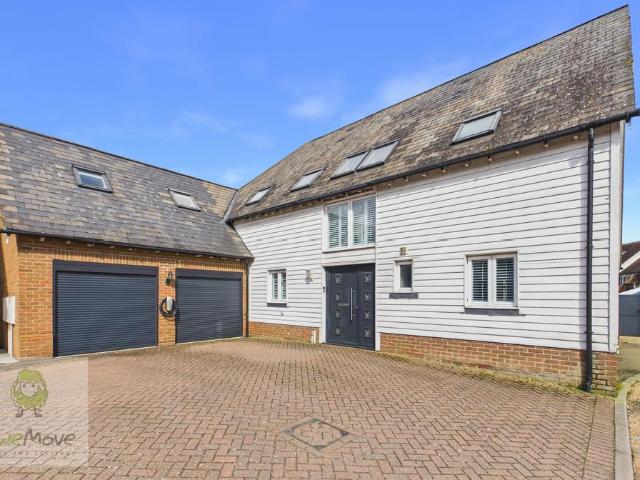 5 bedroom detached house for sale