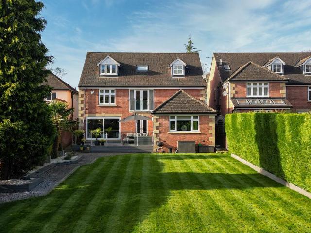 5 bedroom detached house for sale