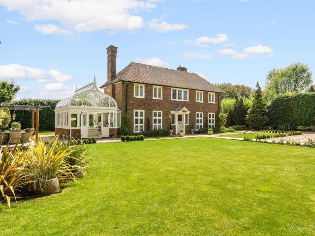 5 bedroom detached house for sale