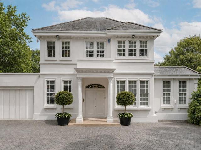 5 bedroom detached house for sale