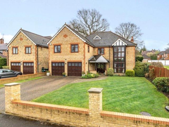 5 bedroom detached house for sale