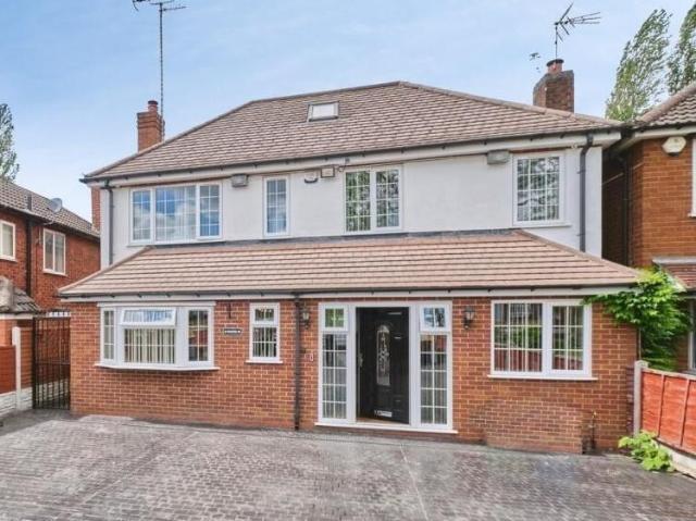 5 bedroom detached house for sale