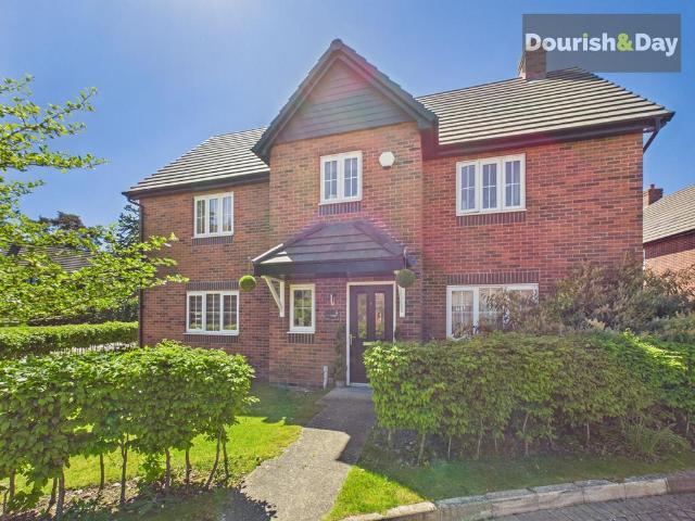 5 bedroom detached house for sale