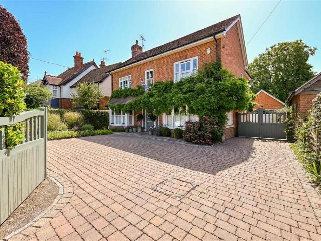 5 bedroom detached house for sale