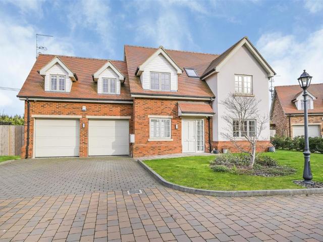 5 bedroom detached house for sale
