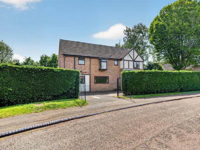 5 bedroom detached house for sale