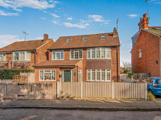 5 bedroom detached house for sale