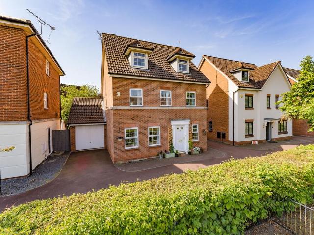 5 bedroom detached house for sale