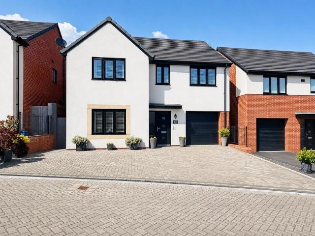 5 bedroom detached house for sale