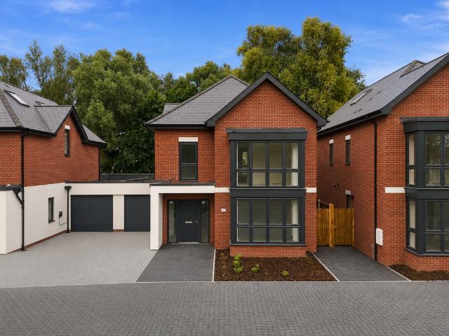 5 bedroom detached house for sale