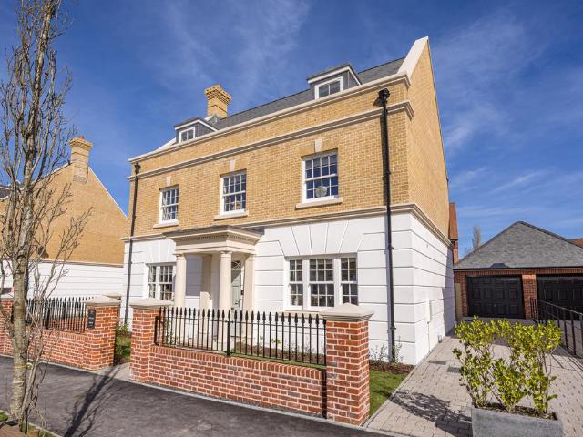 5 bedroom detached house for sale