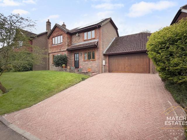 5 bedroom detached house for sale