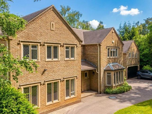 5 bedroom detached house for sale