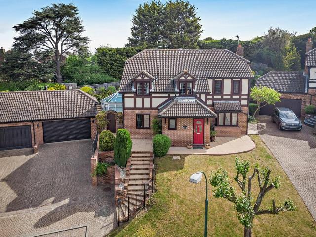 5 bedroom detached house for sale