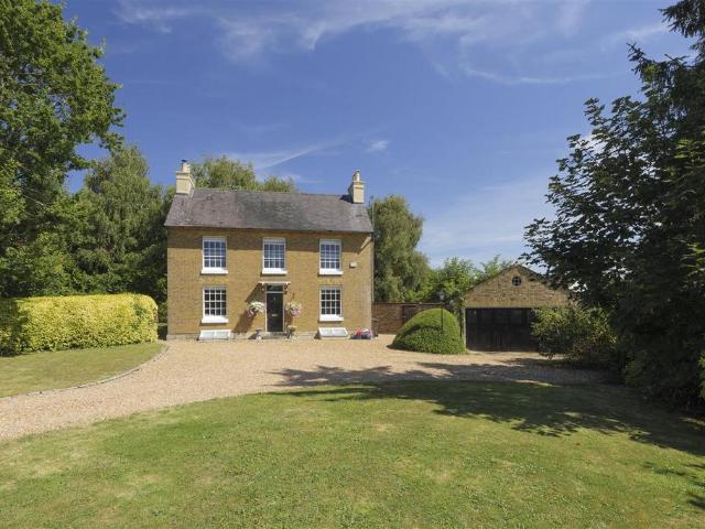 5 bedroom detached house for sale