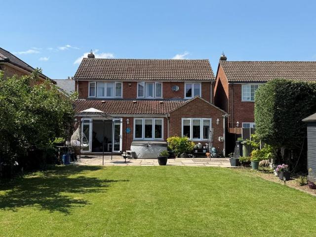 5 bedroom detached house for sale