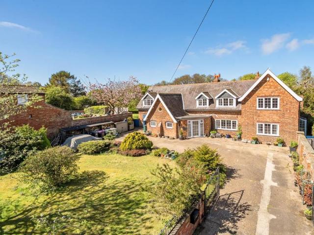 5 bedroom detached house for sale