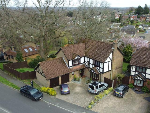 5 bedroom detached house for sale